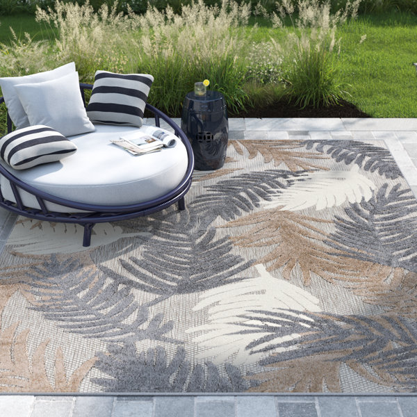 Beachcrest Home Tapis d'intérieur et d'extérieur à motif floral beige / gris / brun Hernandez et ...